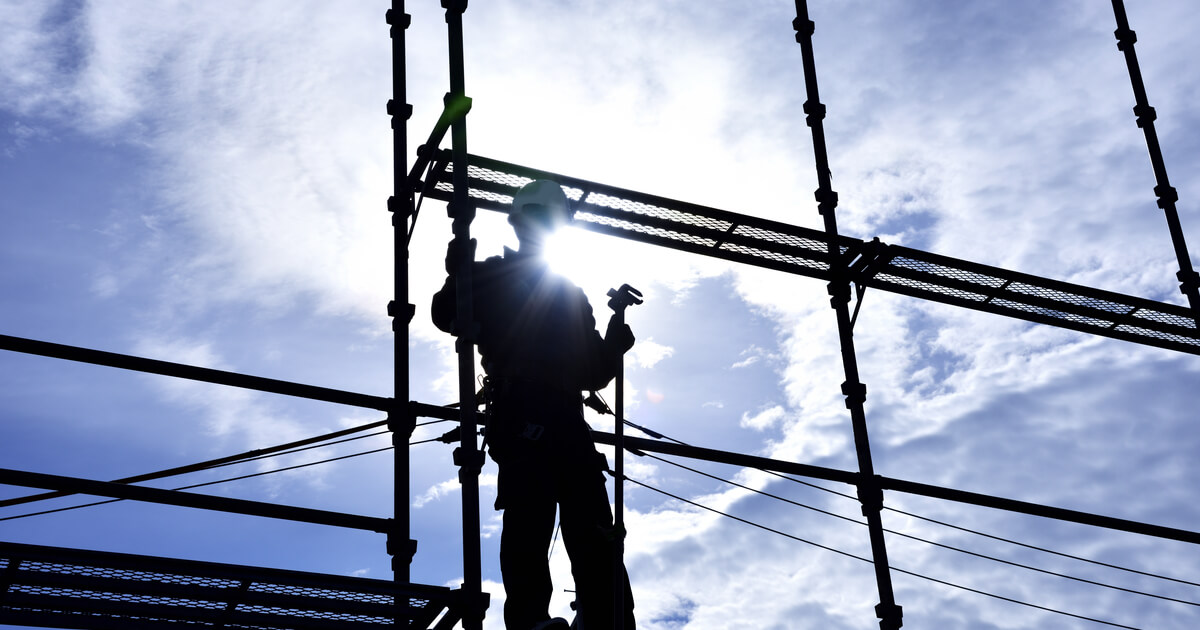 Working Outside in Summer: Staying Safe | First4Lawyers